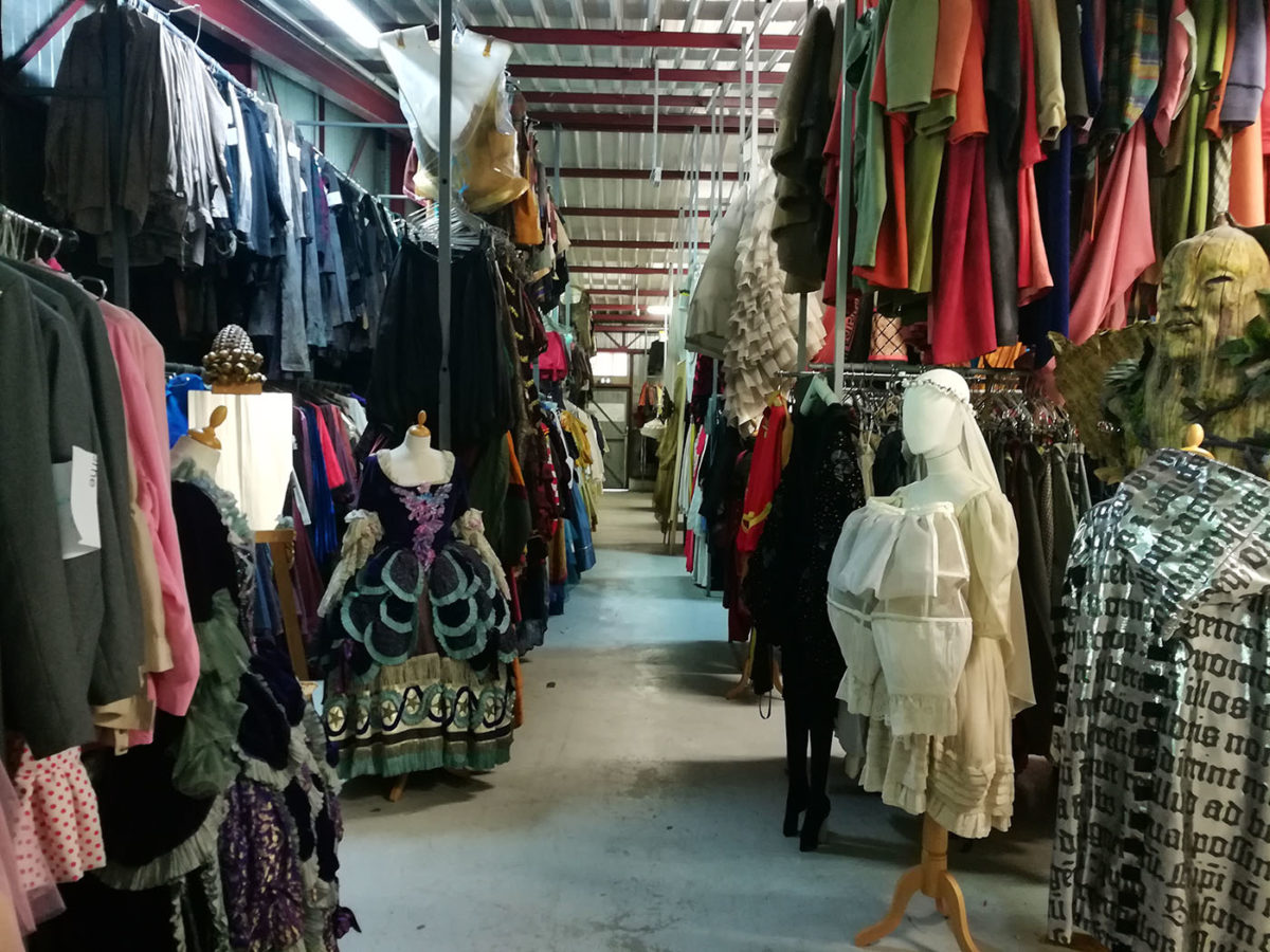 LES STOCKS DE COSTUMES / réemploi des costumes - Union des Scénographes